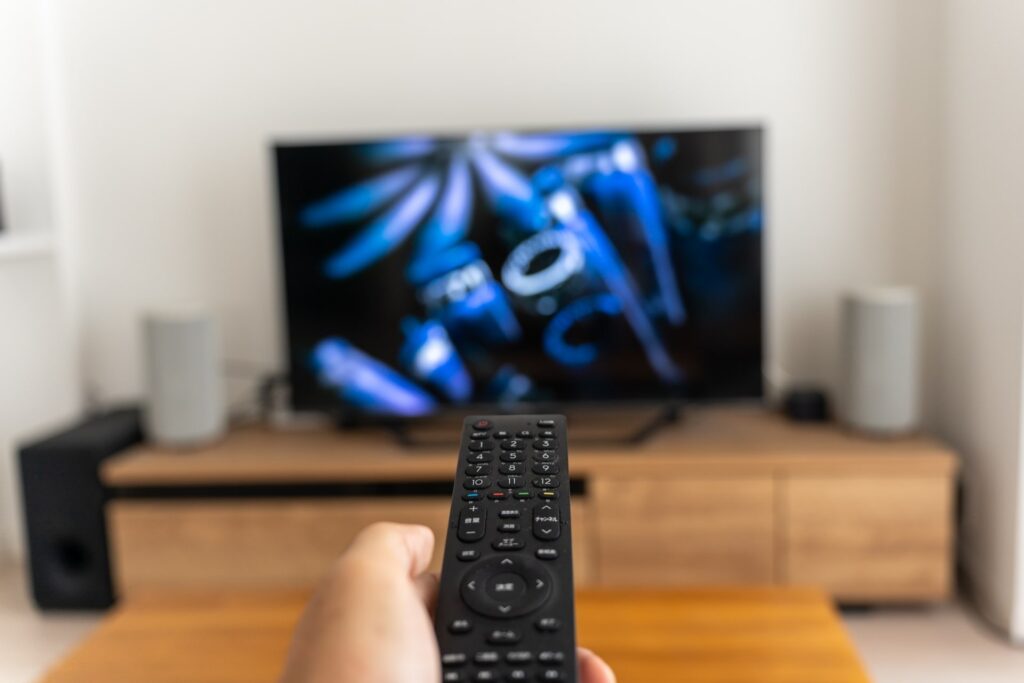 【2024年版】大画面でテレビ番組や動画配信を楽しみたい！ブラビア、ビエラ、レグザや大人気のチューナーレステレビの最新モデルで年末年始も楽しもう！ - monopra（モノプラ）